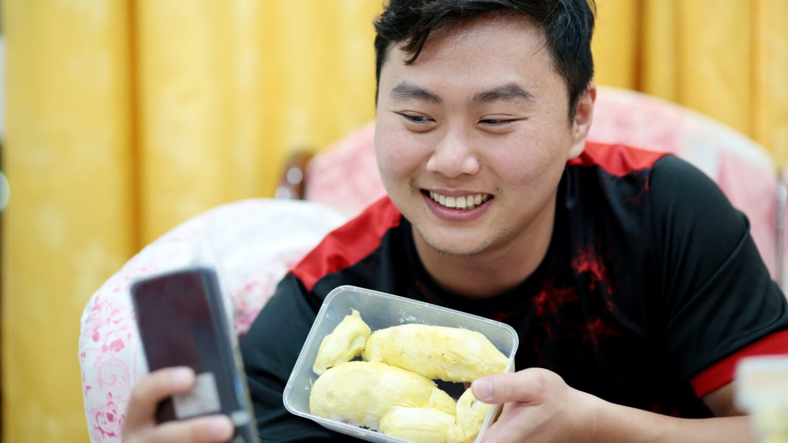 Ăn sầu riêng có nóng không? Cách ăn sầu riêng không bị nóng